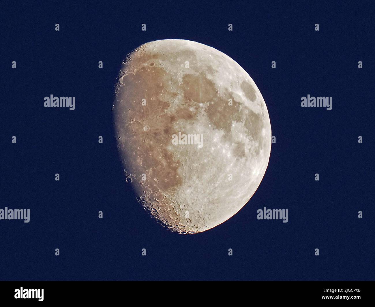 Sheerness, Kent, UK. 9th July, 2022. UK Weather: waxing gibbous moon in ...