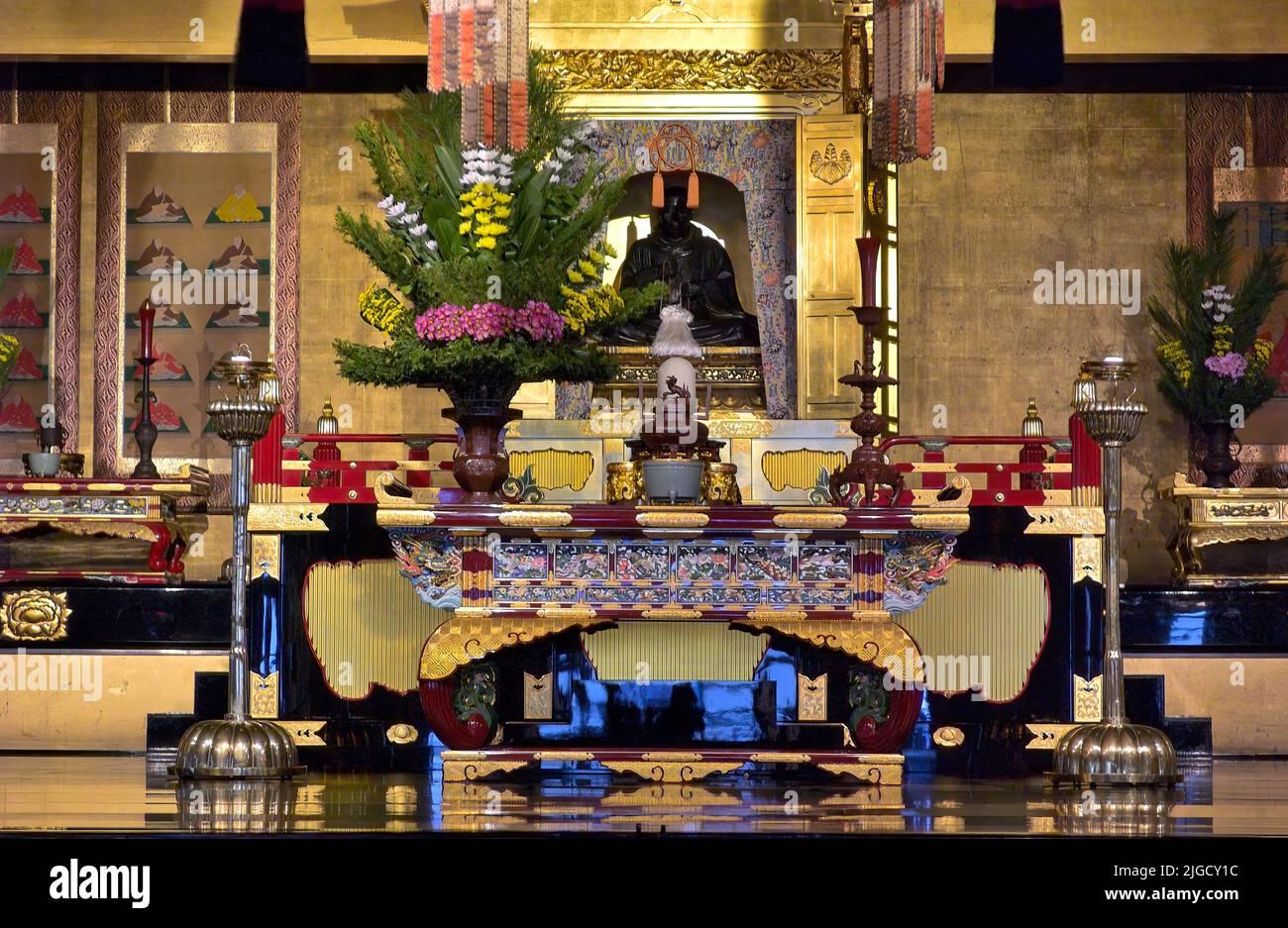 The interior view of Hongwan-ji Temple, Kyoto JP Stock Photo - Alamy