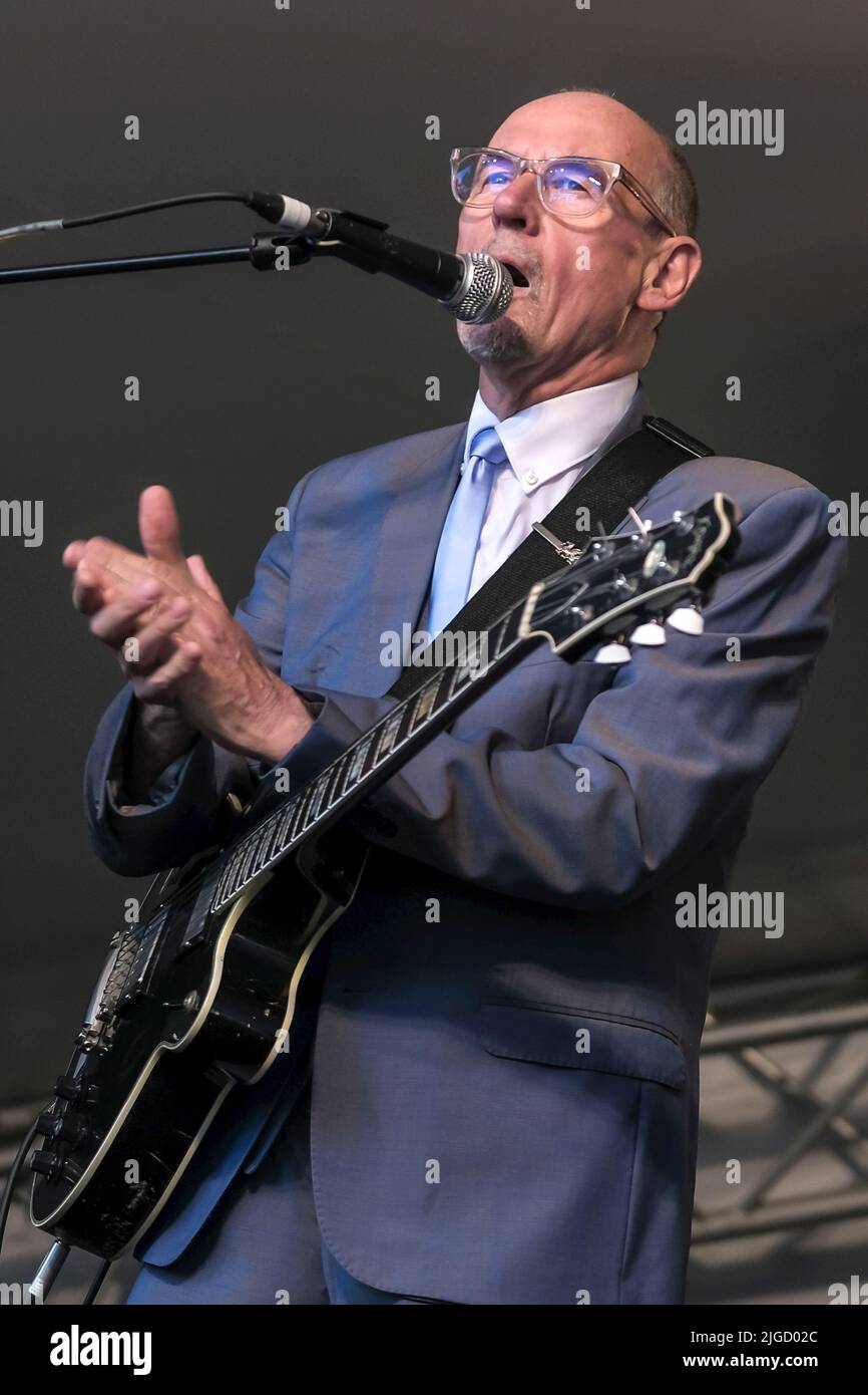 Andy fairweather low musician hi-res stock photography and images - Alamy
