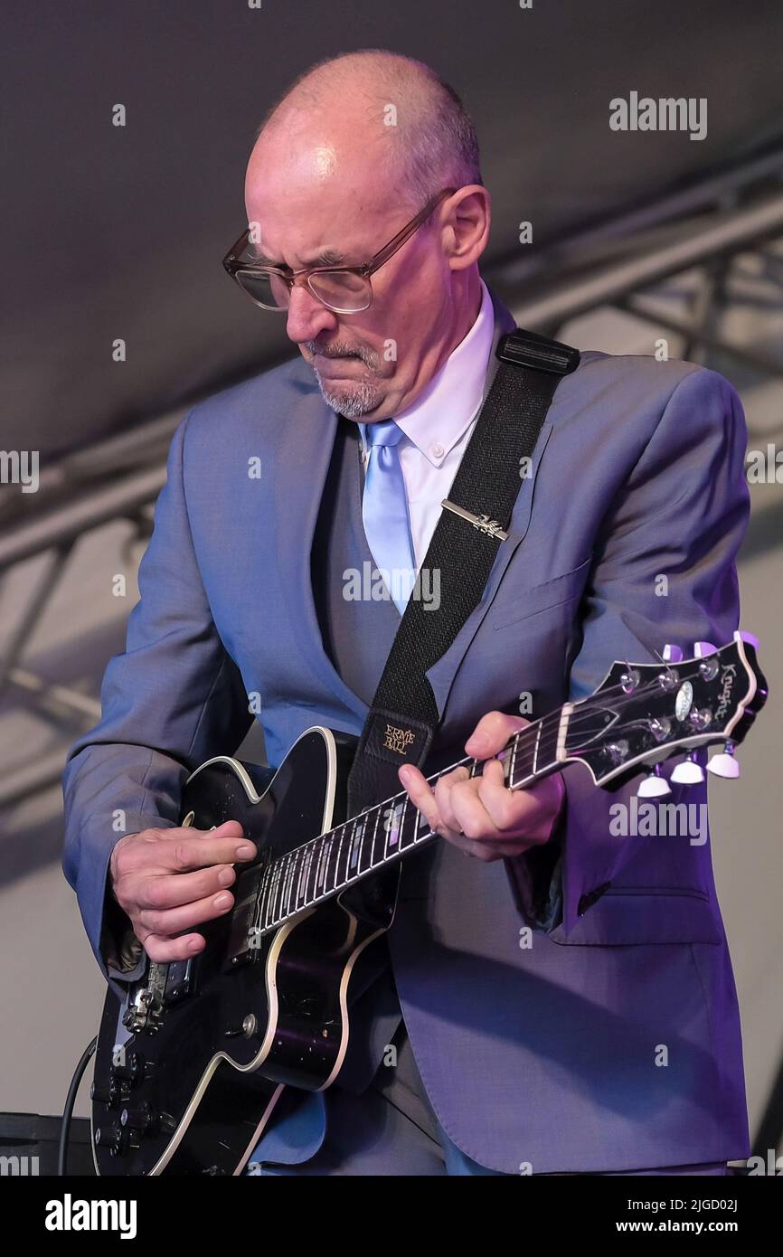 Andrew "Andy" Fairweather Low, born Ystrad Mynach, Welsh guitarist ...