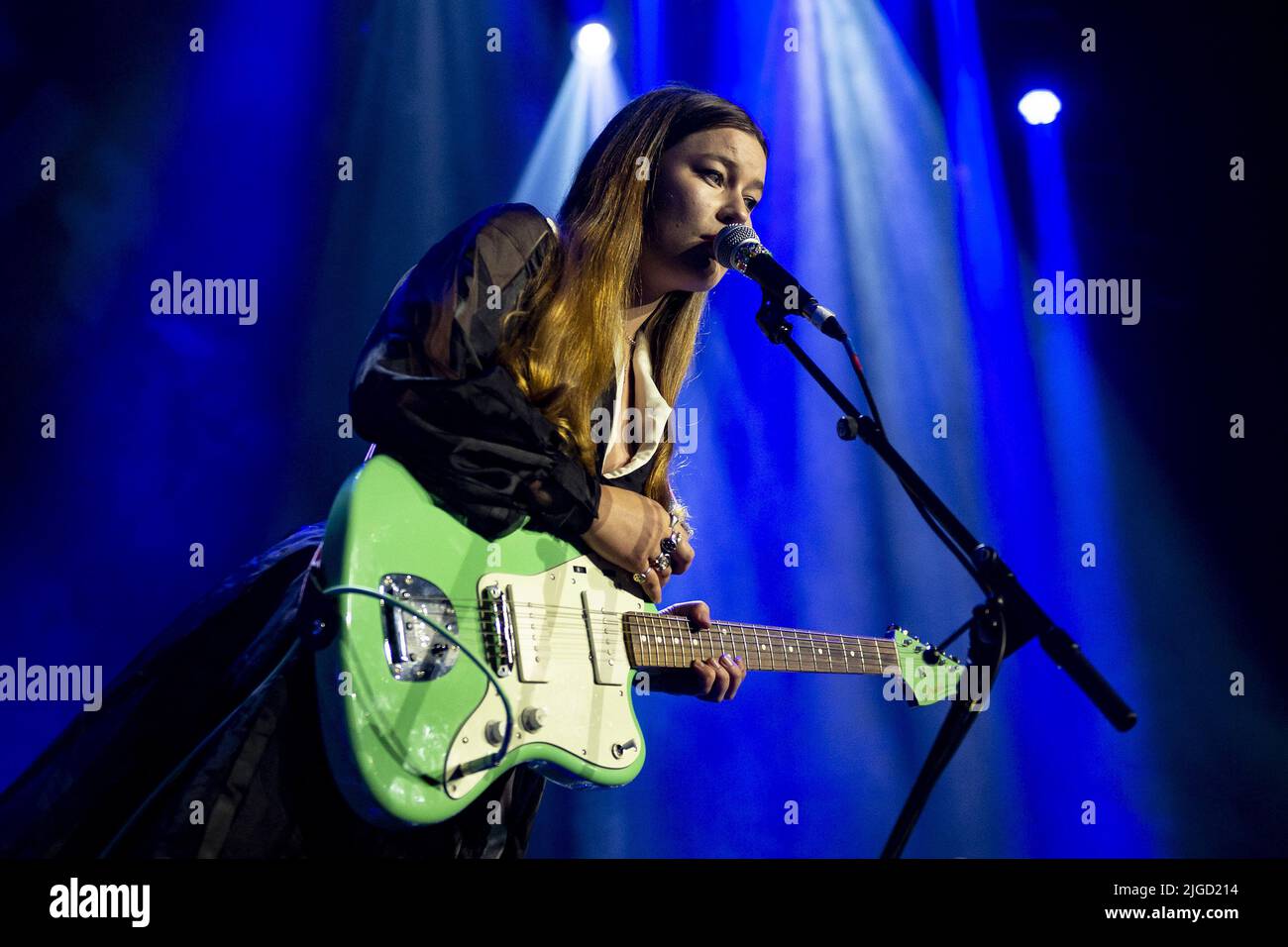 Wet leg rhian hi-res stock photography and images - Alamy