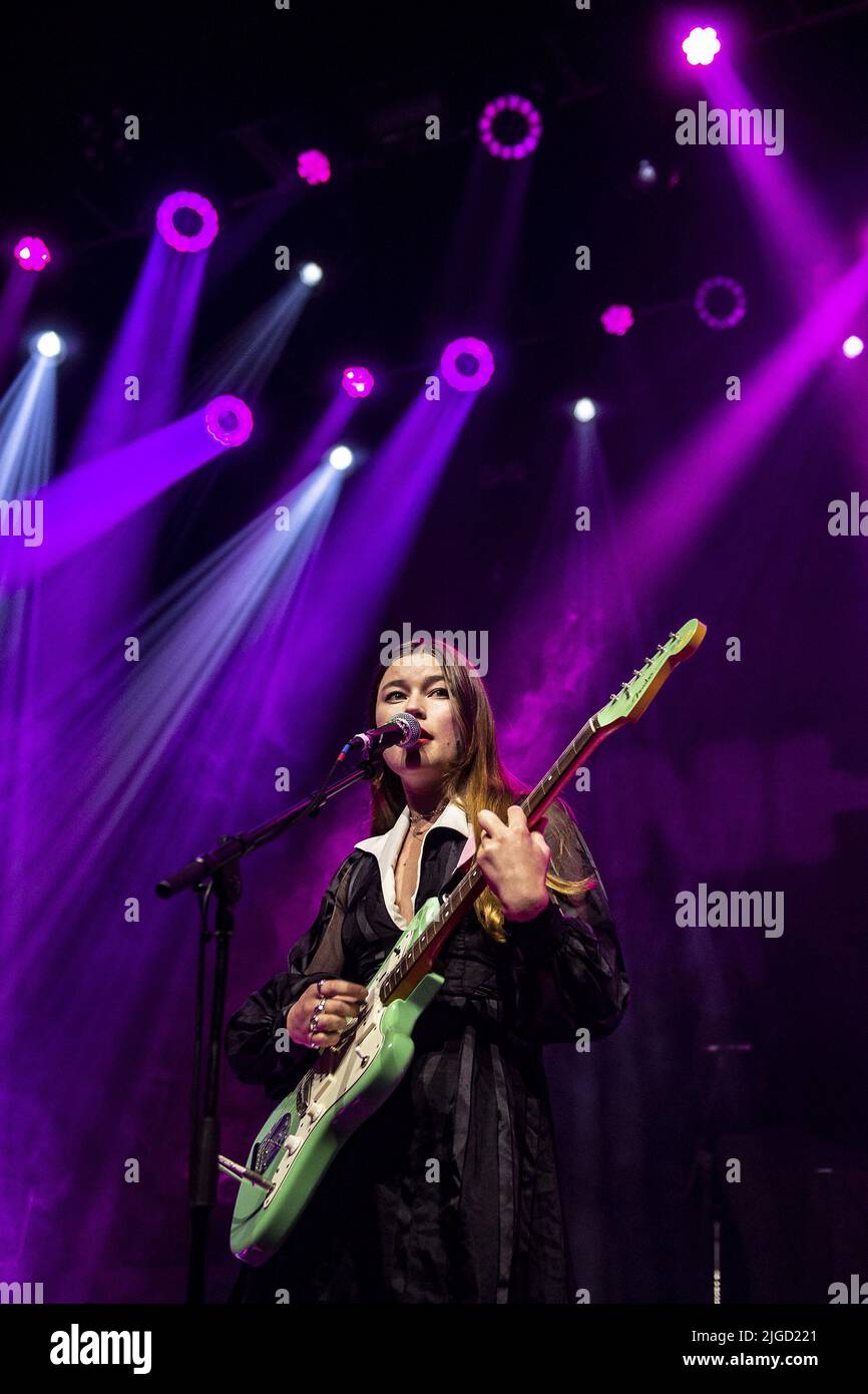 Wet leg rhian hi-res stock photography and images - Alamy