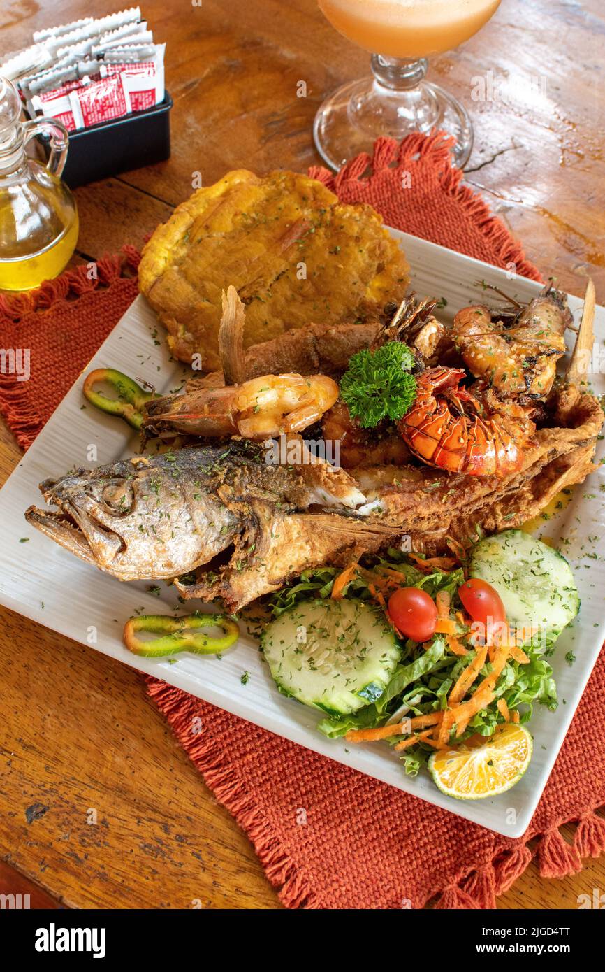 Whole fried fish hi-res stock photography and images - Alamy
