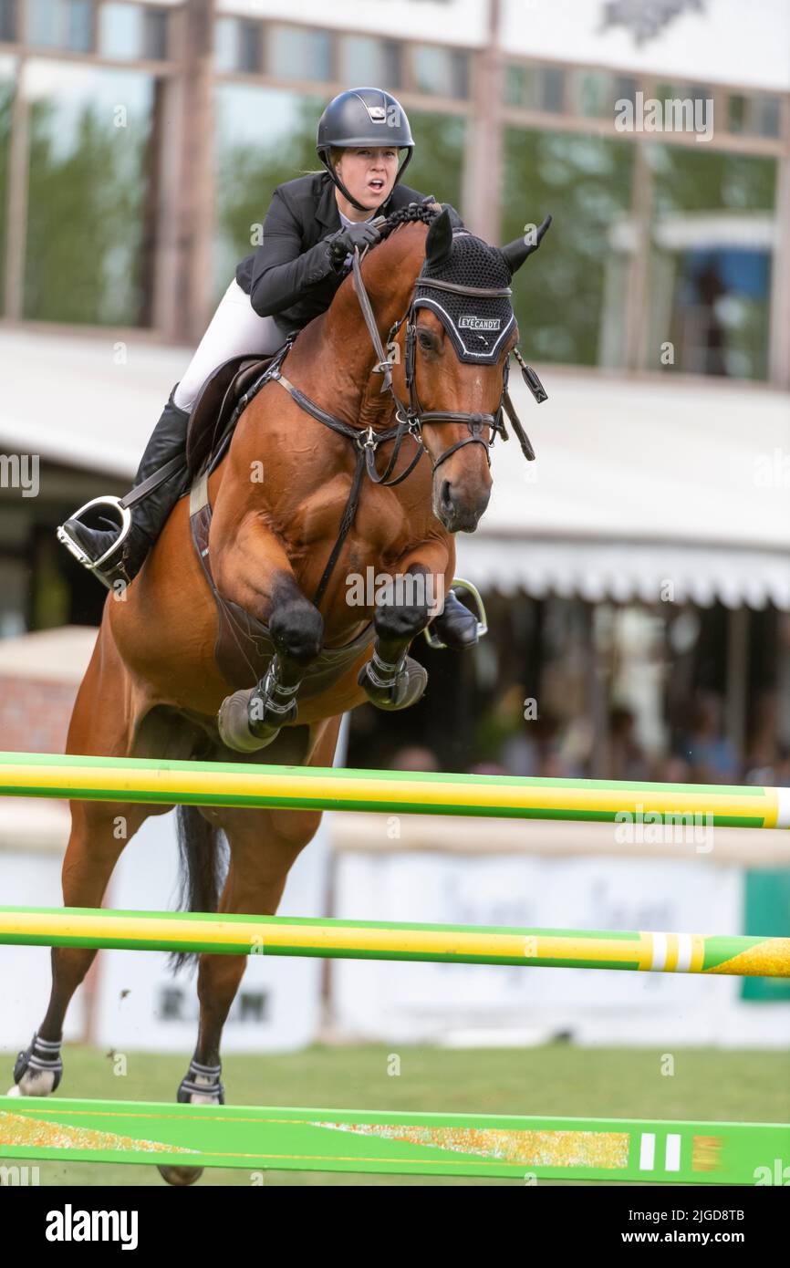 Queen elizabeth ii cup showjumping hi-res stock photography and images ...