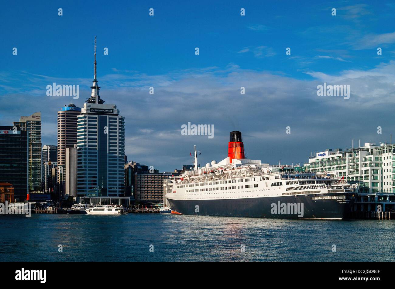 Cruise ship in dock auckland hi-res stock photography and images - Alamy