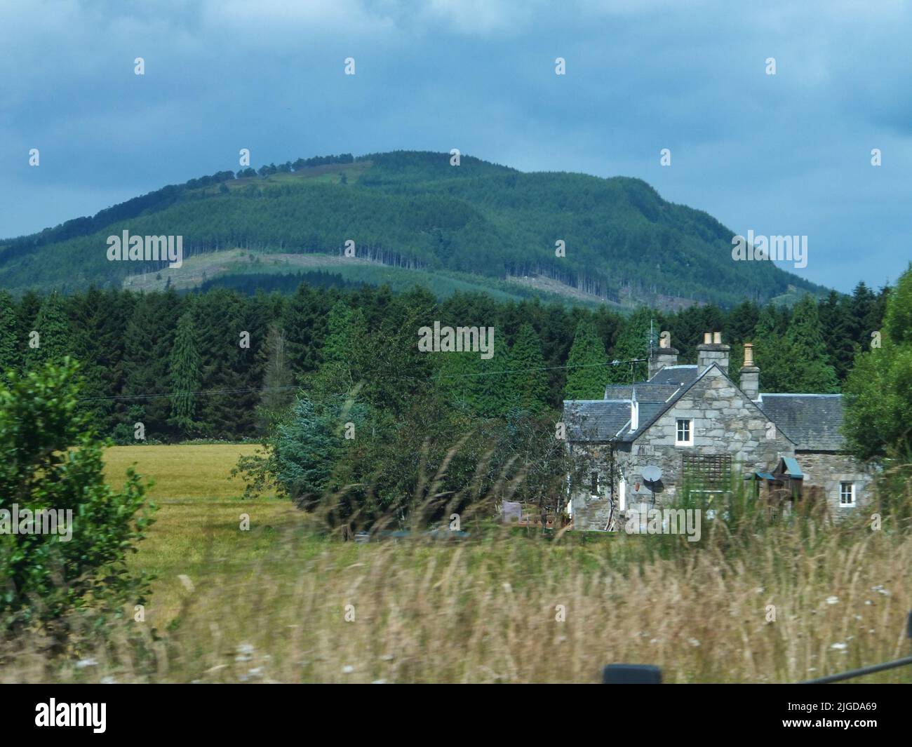 Old stone house in scotland hi-res stock photography and images - Alamy