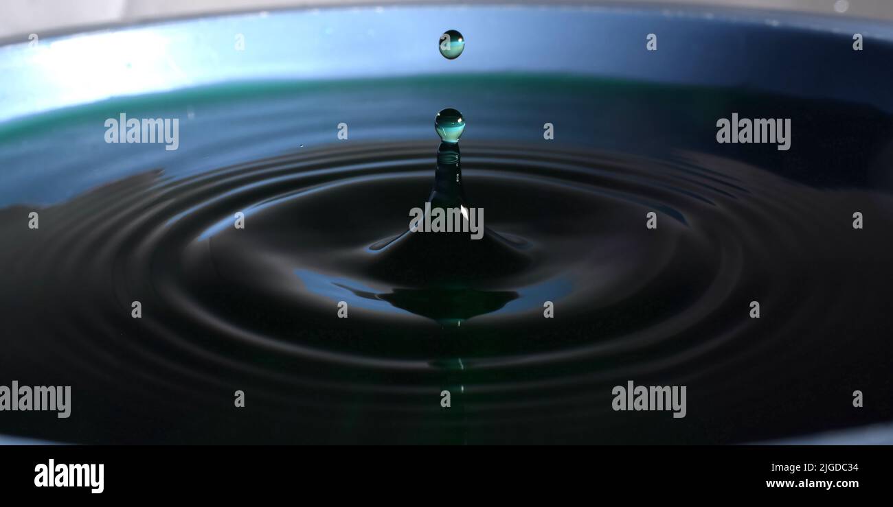 Water Drop Photography: Close up of green water drops Stock Photo - Alamy
