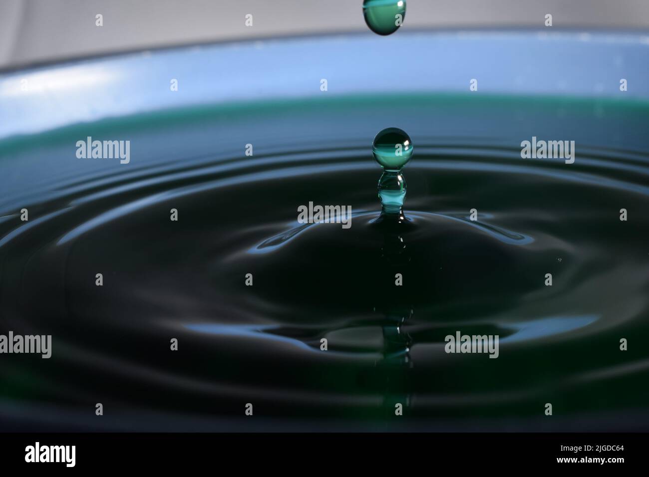 Water Drop Photography: Close up of green water drops Stock Photo - Alamy