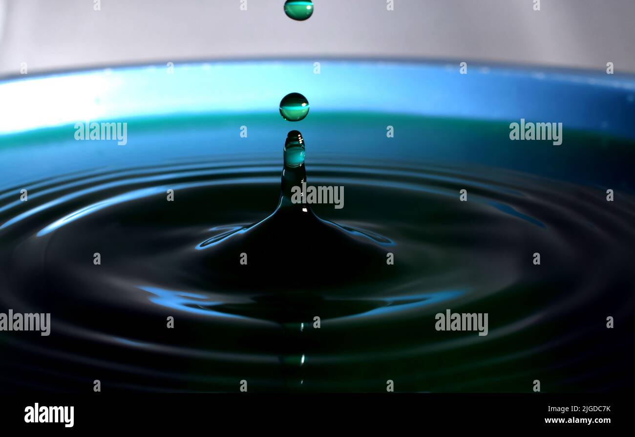 Water Drop Photography: Close up of green water drops Stock Photo - Alamy