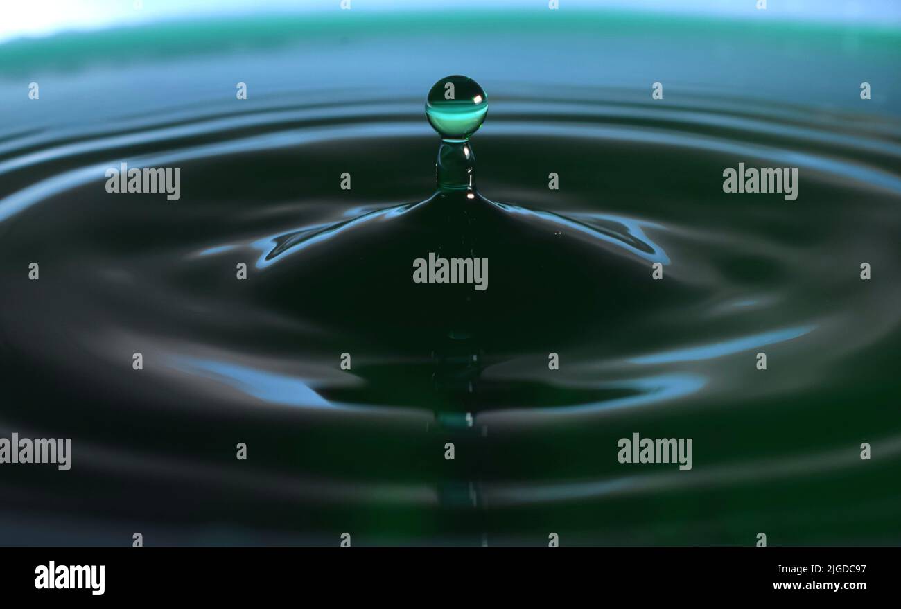 Water Drop Photography: Close up of green water drops Stock Photo - Alamy