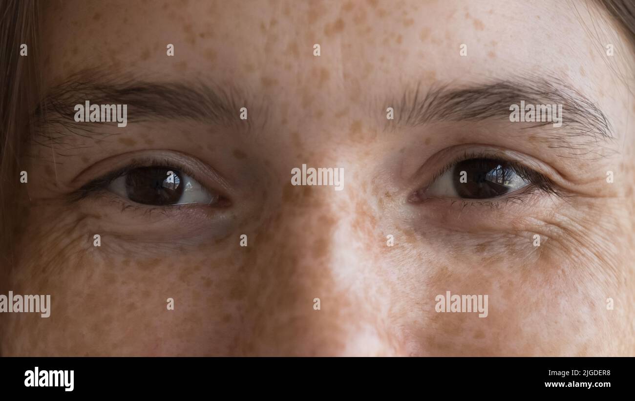 Woman brown eyes part hi-res stock photography and images - Alamy