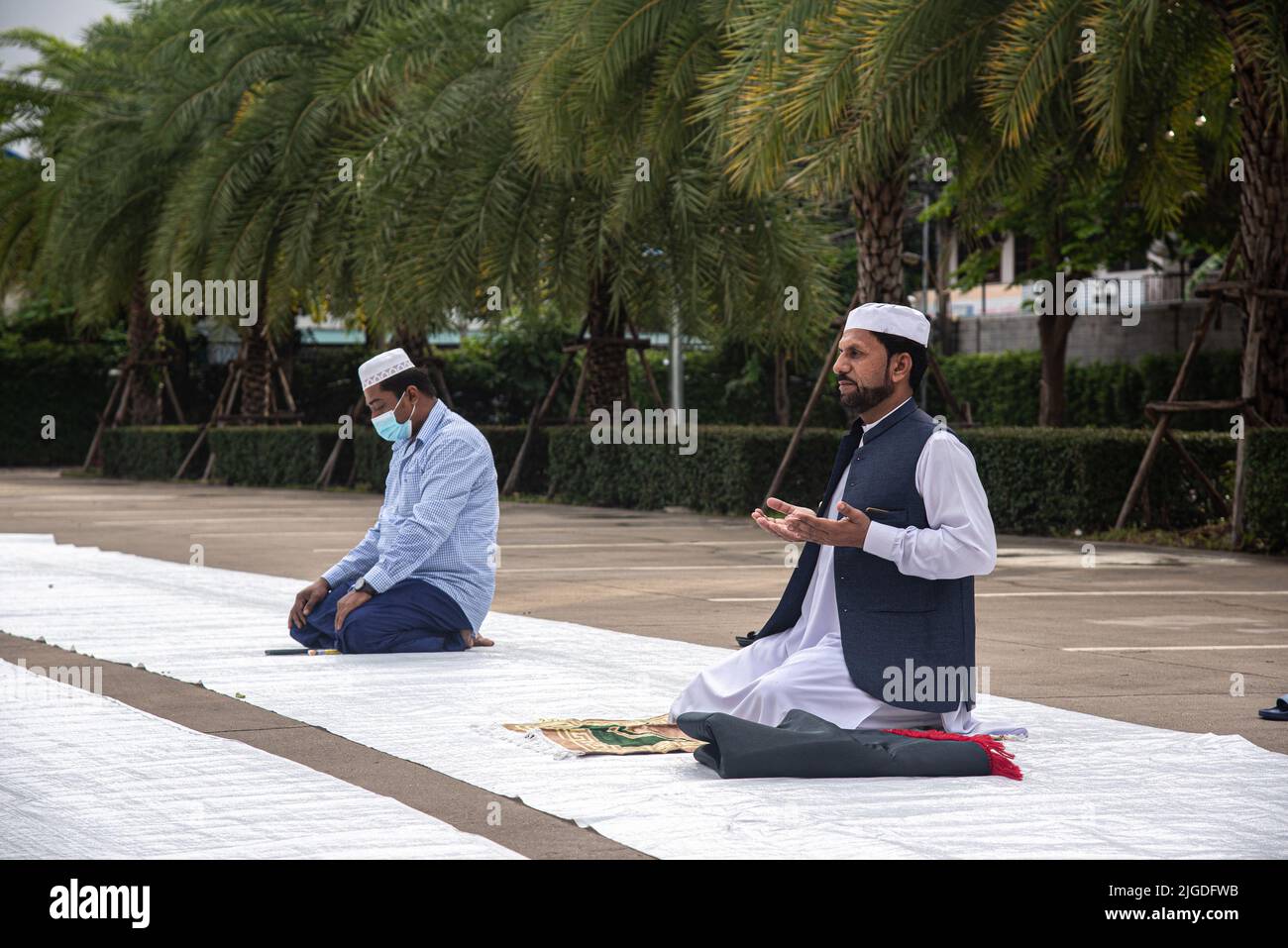 Yearly muslim pilgrimage hi-res stock photography and images - Alamy