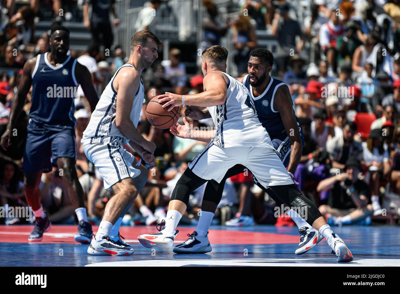 Competitors during the Quai 54 basketball tournament (The World ...