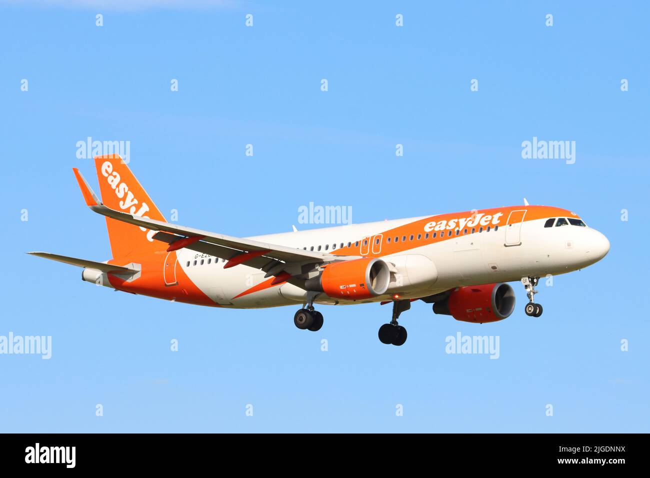 Easyjet, Airbus A320 G-EZOF, landing at Stansted Airport, Essex, UK ...