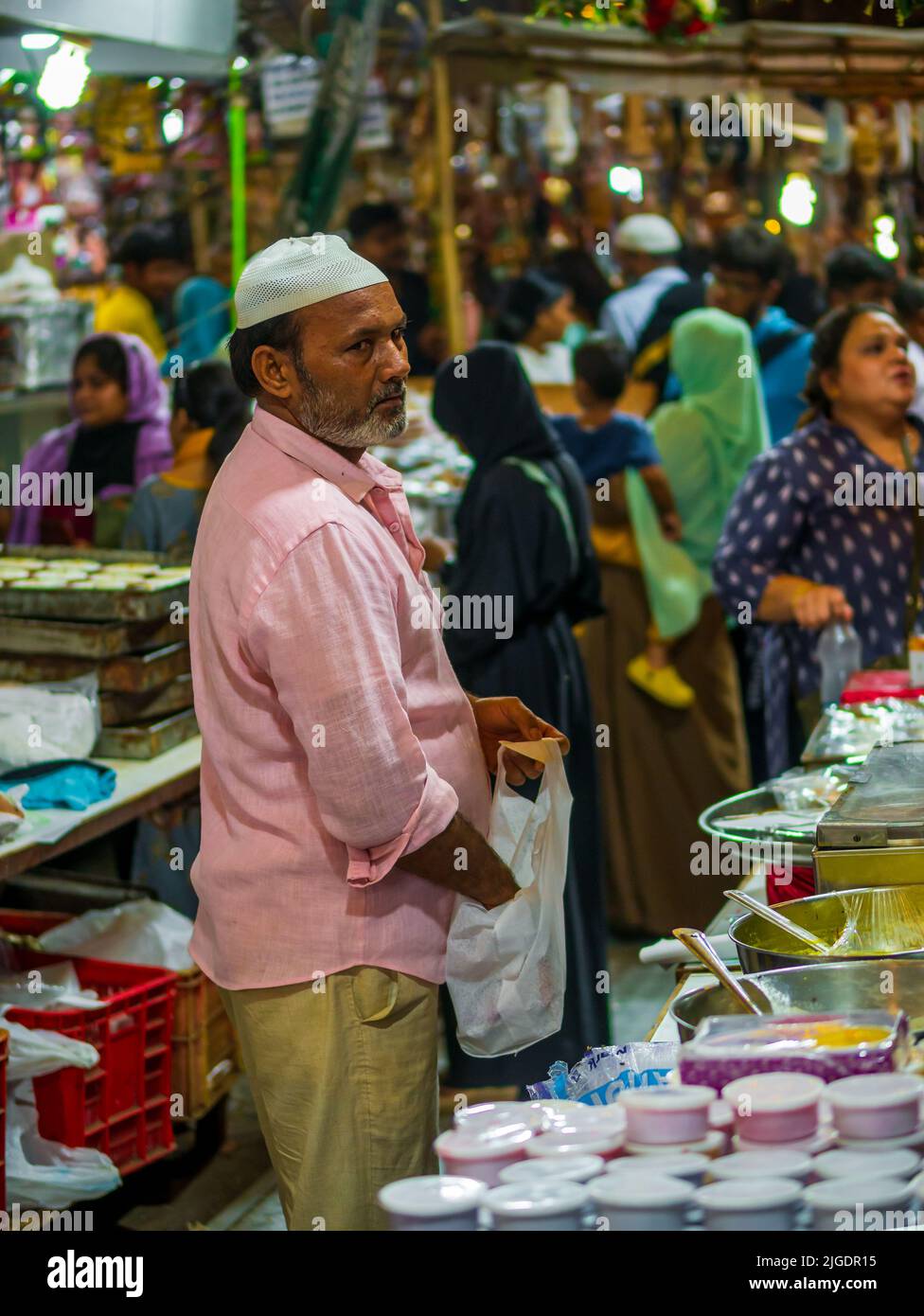 Mumbai, India - May 1, 2022 : Muslim male vendor cooking selling halal ...