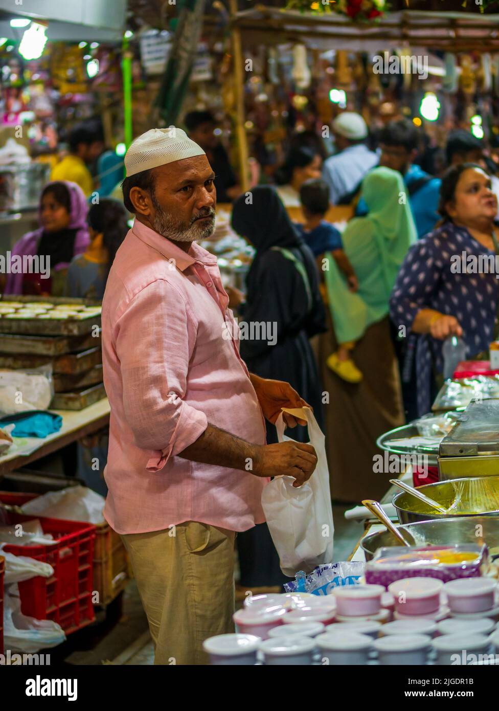 Mumbai, India - May 1, 2022 : Muslim male vendor cooking selling halal ...