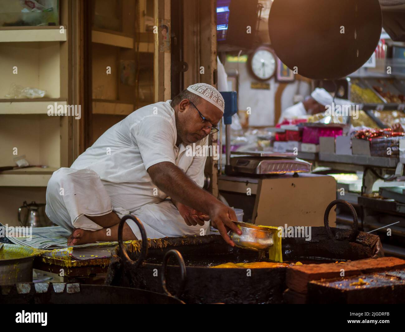 Mumbai, India - May 1, 2022 : Muslim male vendor cooking selling halal ...