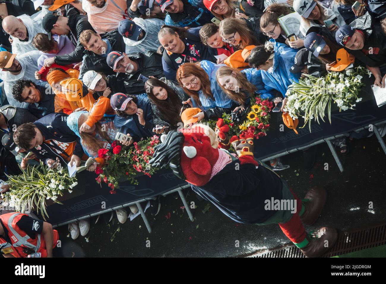 F1 red bull fans 2022 hi-res stock photography and images - Alamy