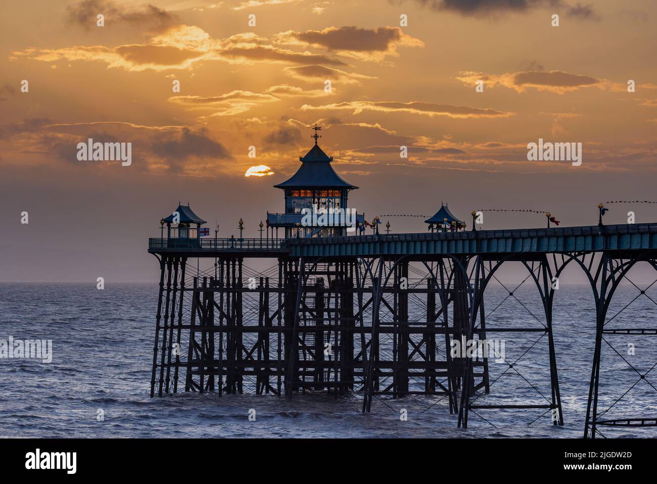 Breezy weather hi-res stock photography and images - Alamy