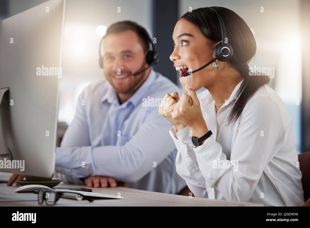 Business woman computer agent hi-res stock photography and images - Alamy