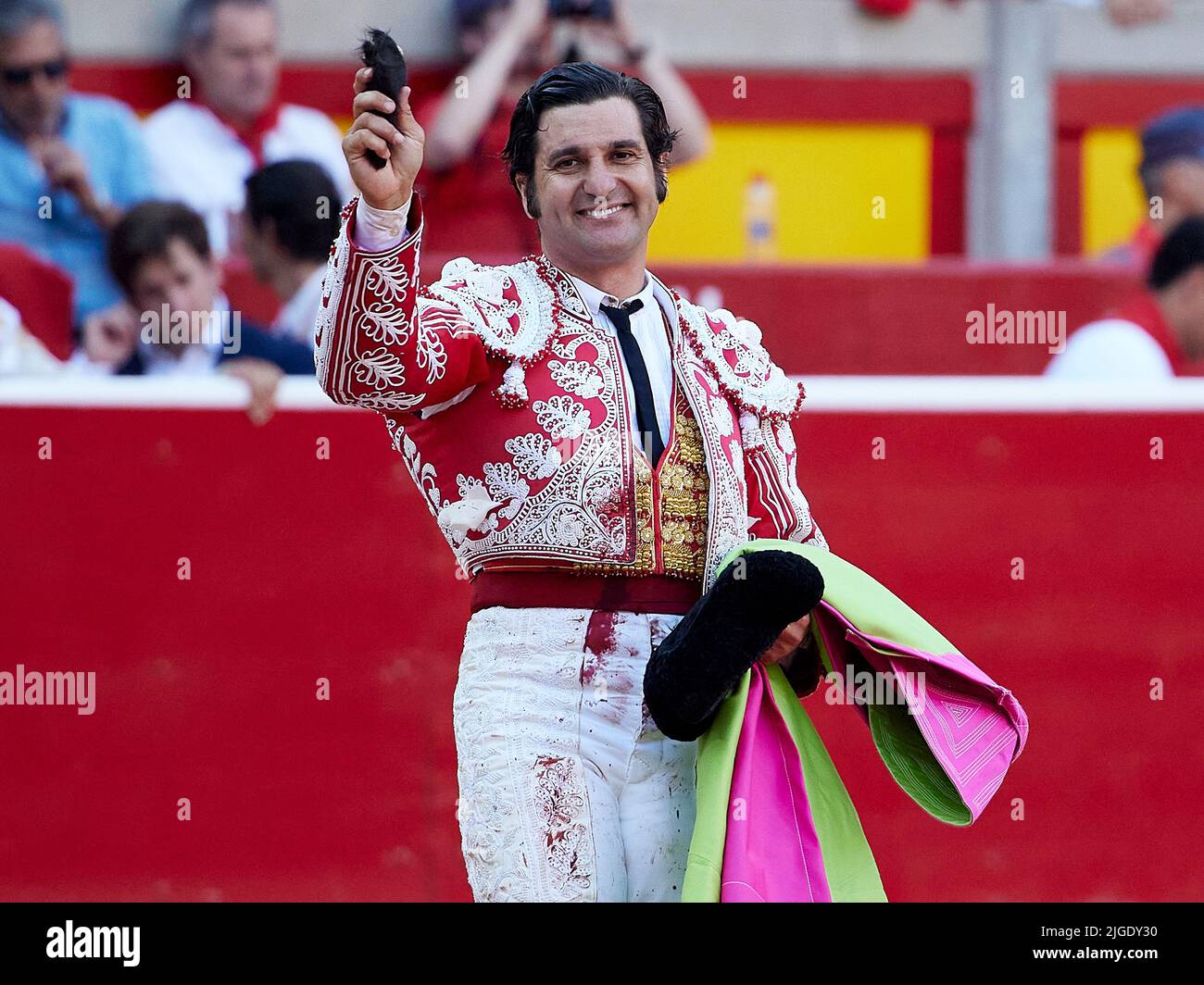 Spanish bullfighting Morante de la Puebla challenges a Nunez del ...
