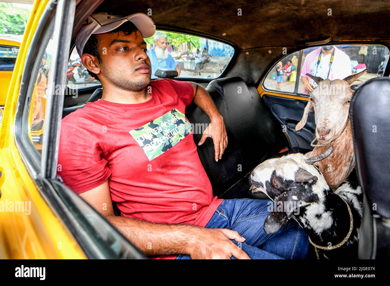Saudi man car hi-res stock photography and images - Alamy