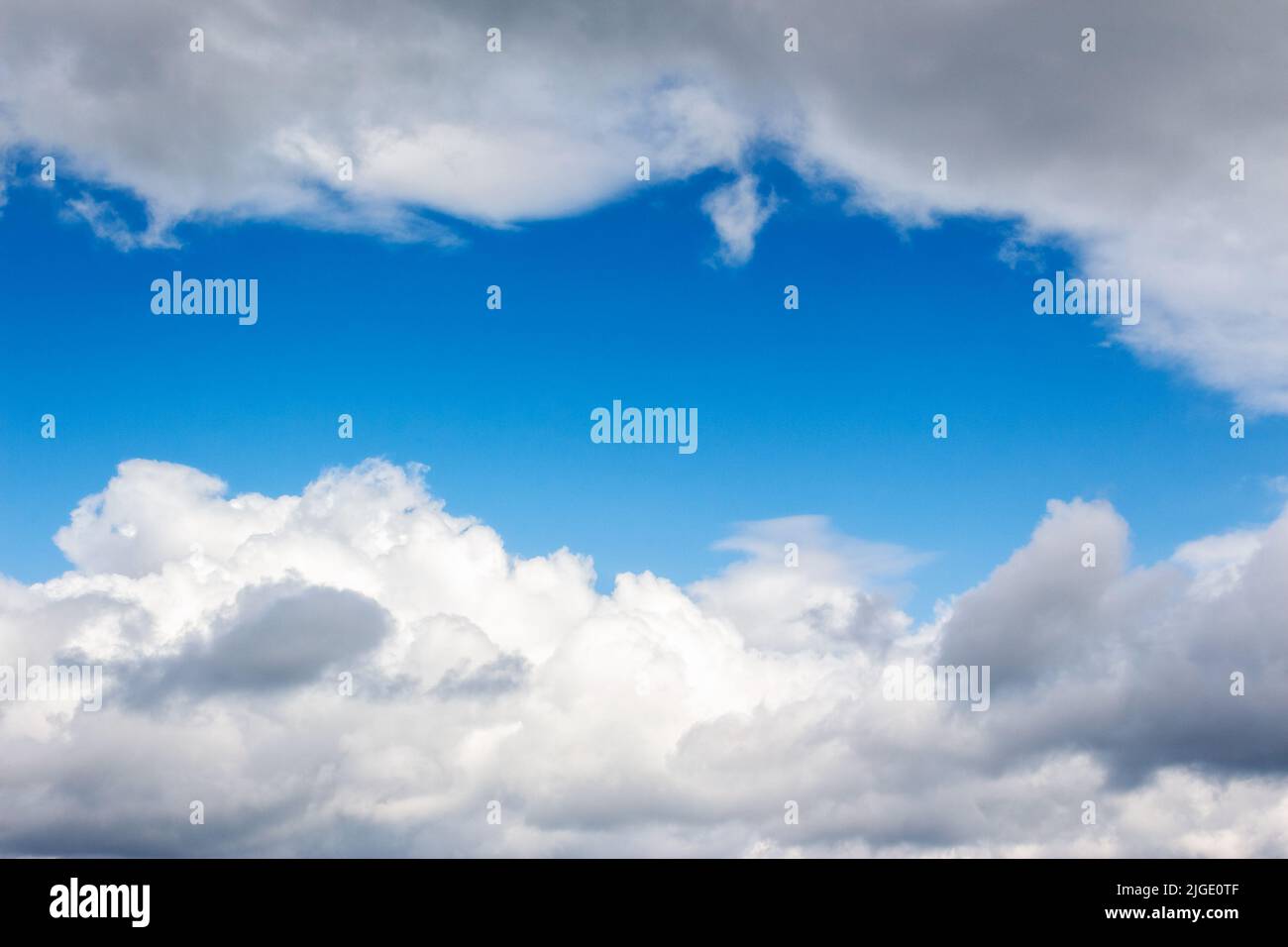 Grey cloud background hi-res stock photography and images - Alamy