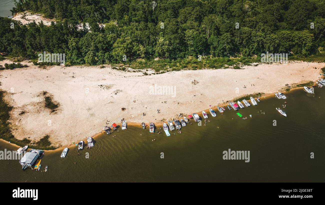Boats on a beach in Lake Houston Stock Photo - Alamy