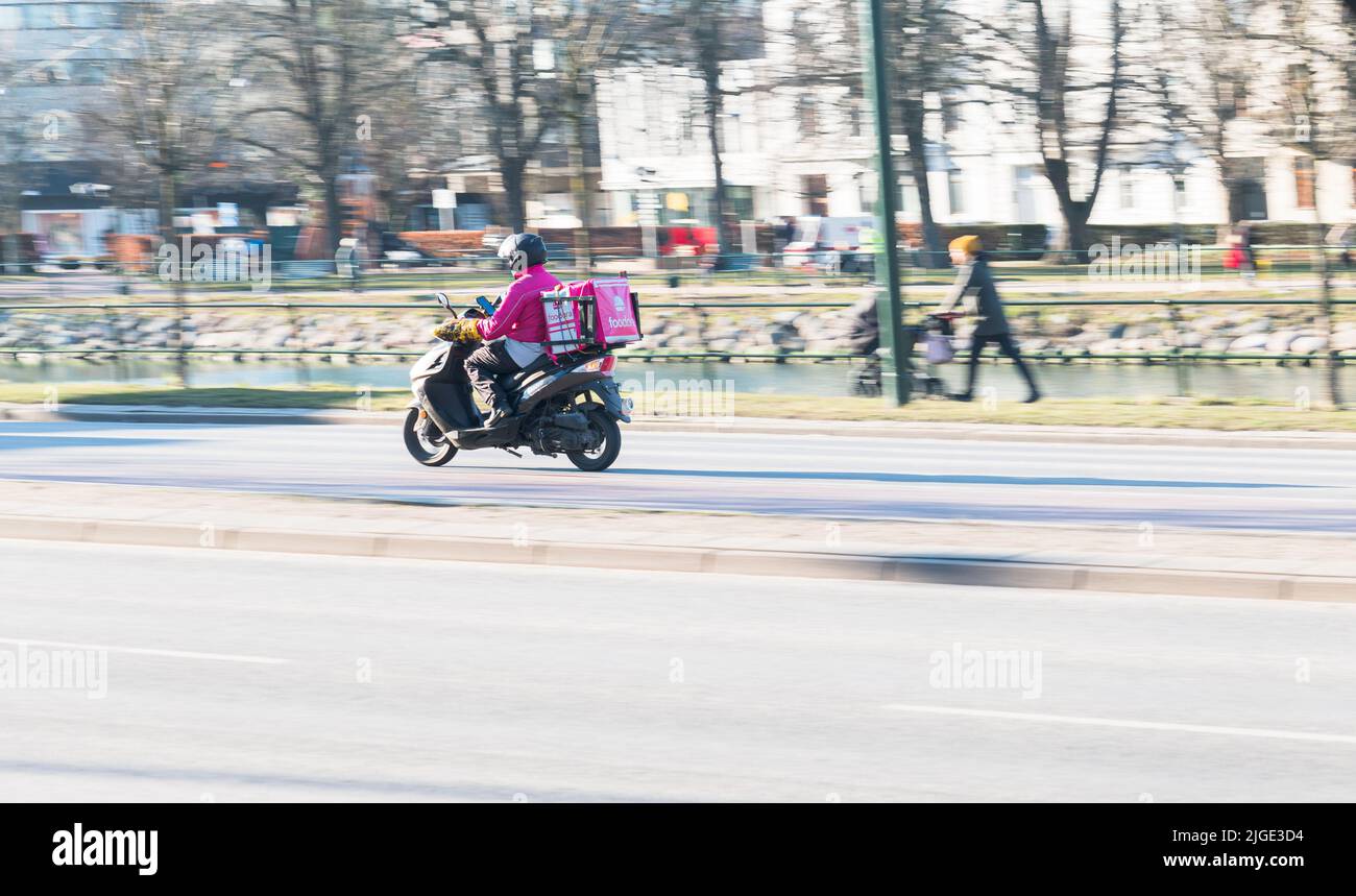 Foodora scooter hi-res stock photography and images - Alamy