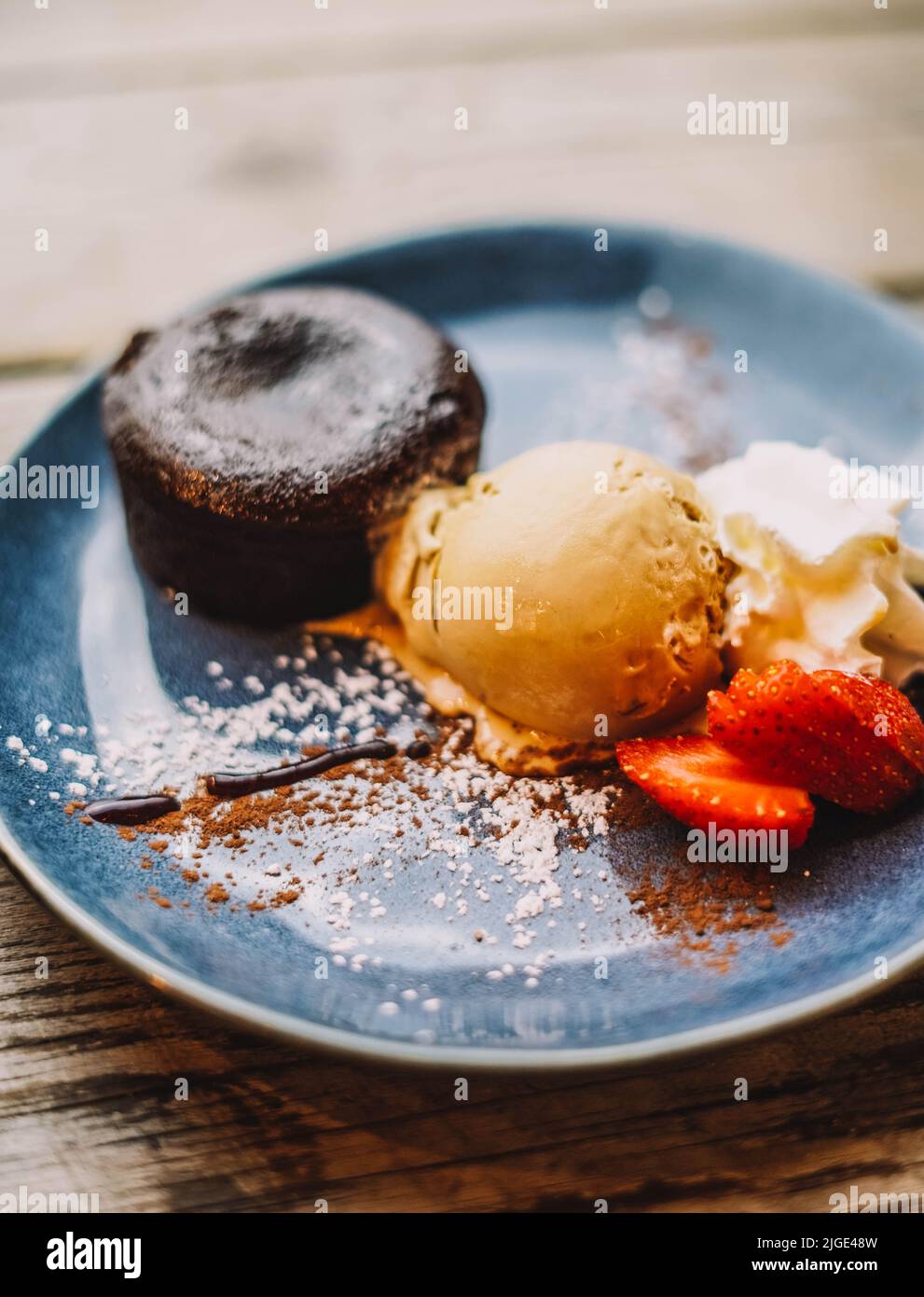 Ice cream scoop melt isolated drip hi-res stock photography and images ...