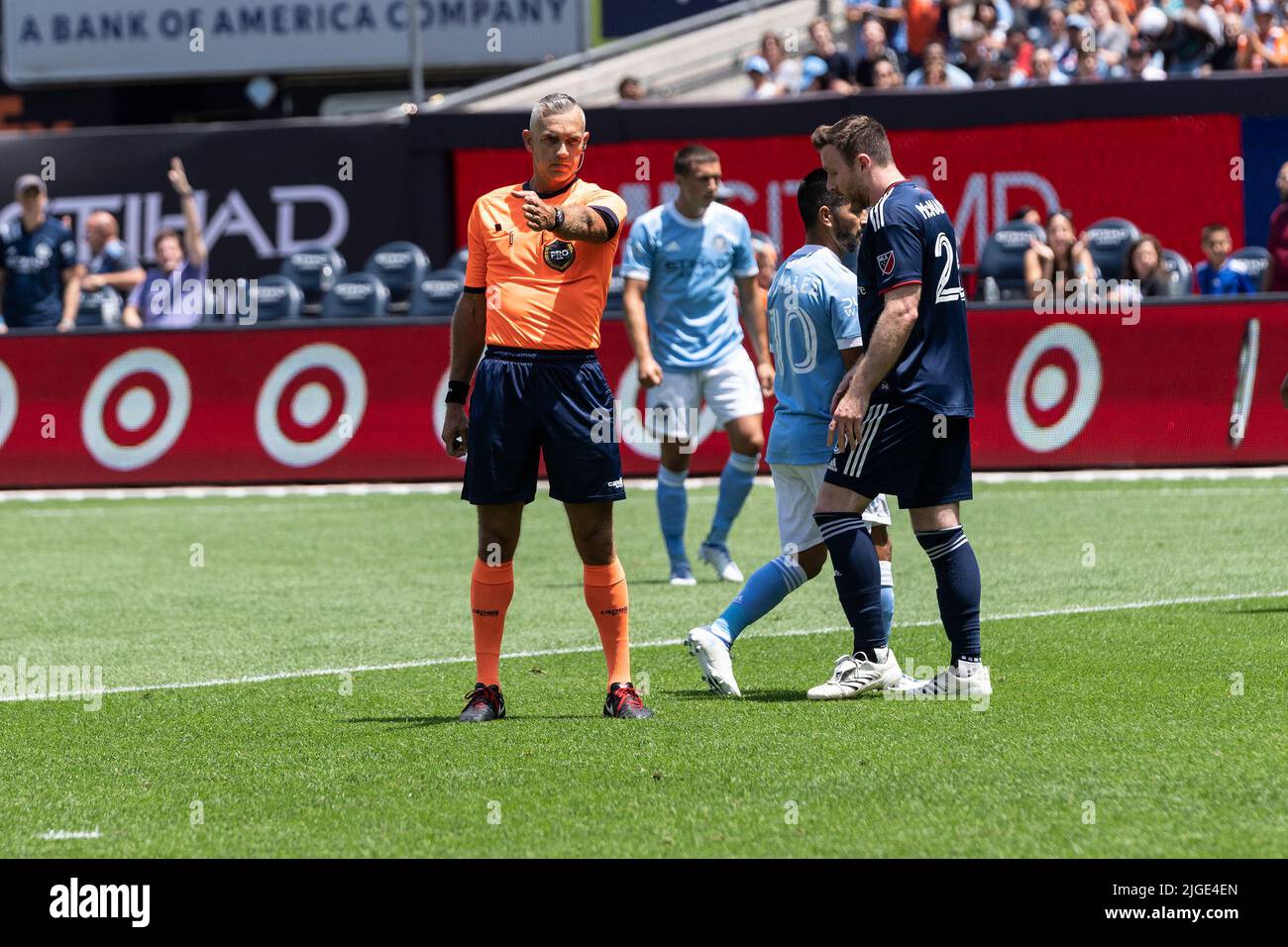 New York, New York, USA. 9th July, 2022. Referee Timothy Ford points to ...