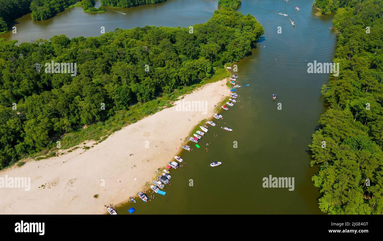 Boats on a beach in Lake Houston Stock Photo - Alamy