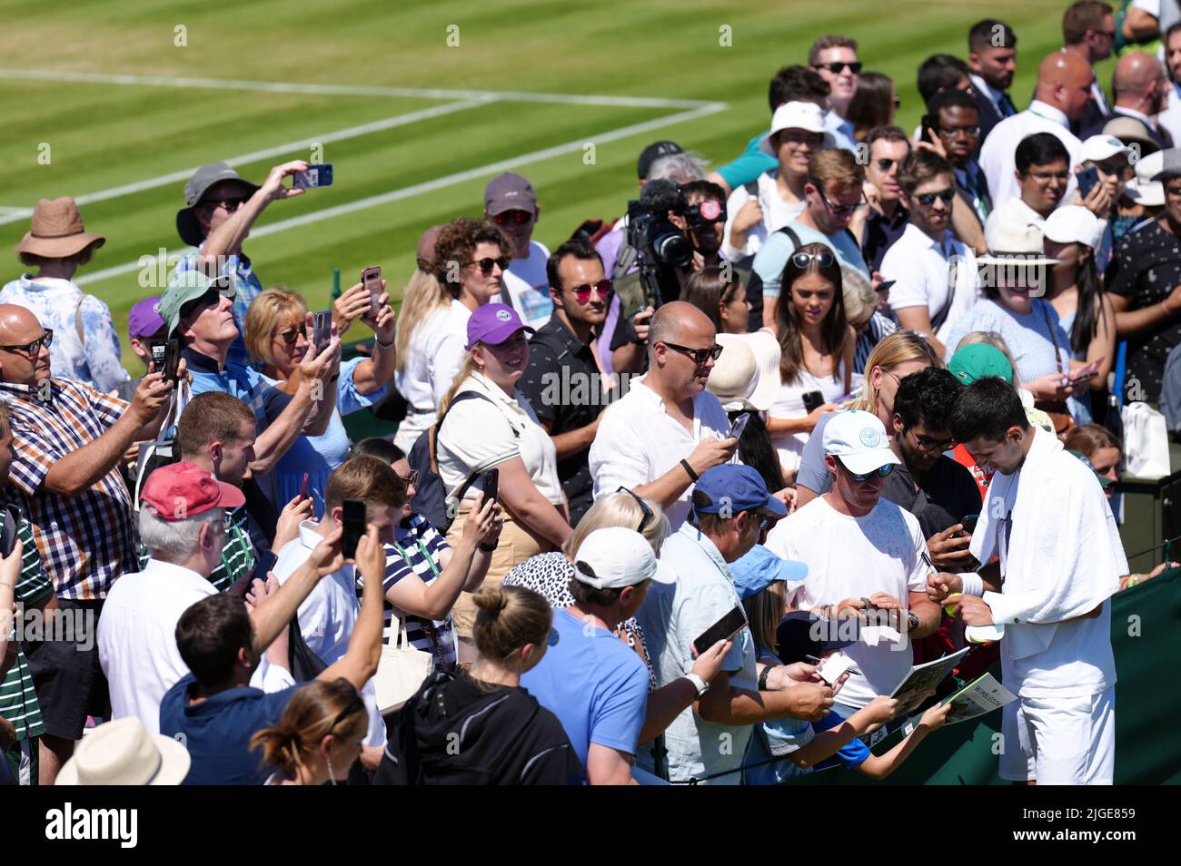 Novak djokovic signing autographs hi-res stock photography and images ...