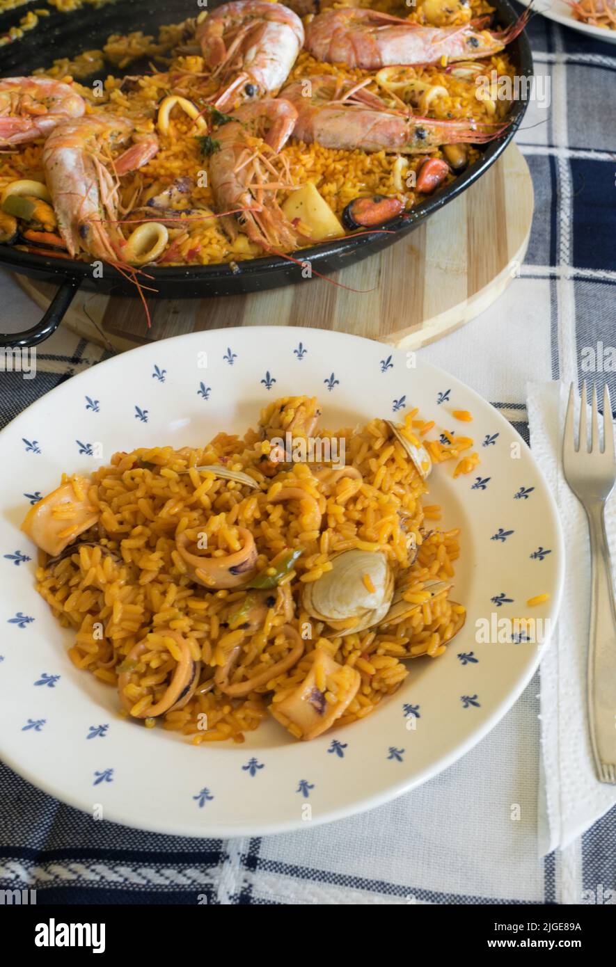 Paella plate hi-res stock photography and images - Alamy