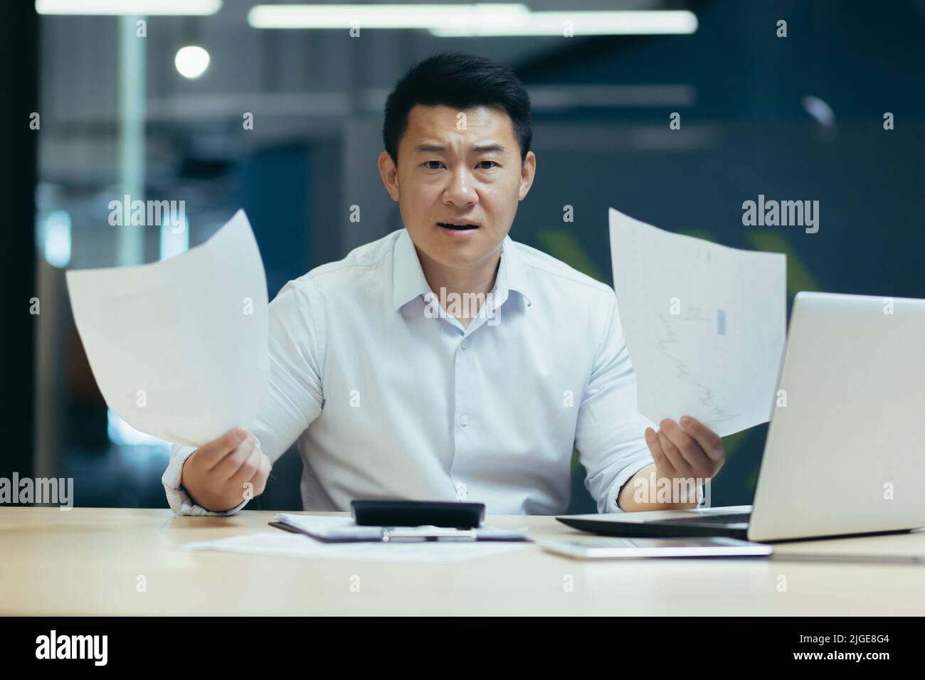 Portrait of dissatisfied business investor, Asian businessman working ...