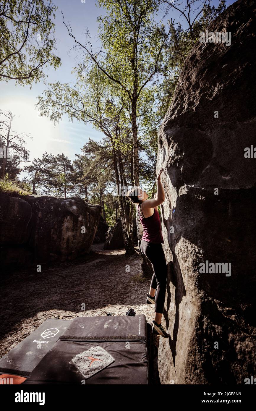 Bouldering boulder hi-res stock photography and images - Alamy