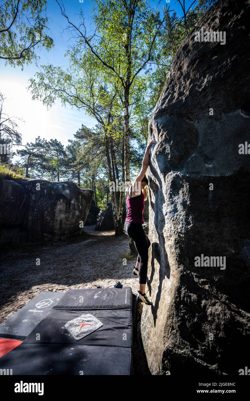 Bouldering boulder hi-res stock photography and images - Alamy