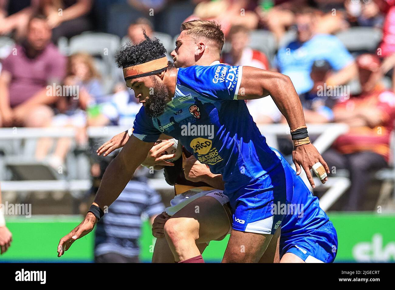 Sitaleki Akauola #8 of Salford Red Devils catches Sam Hewitt #29 of ...