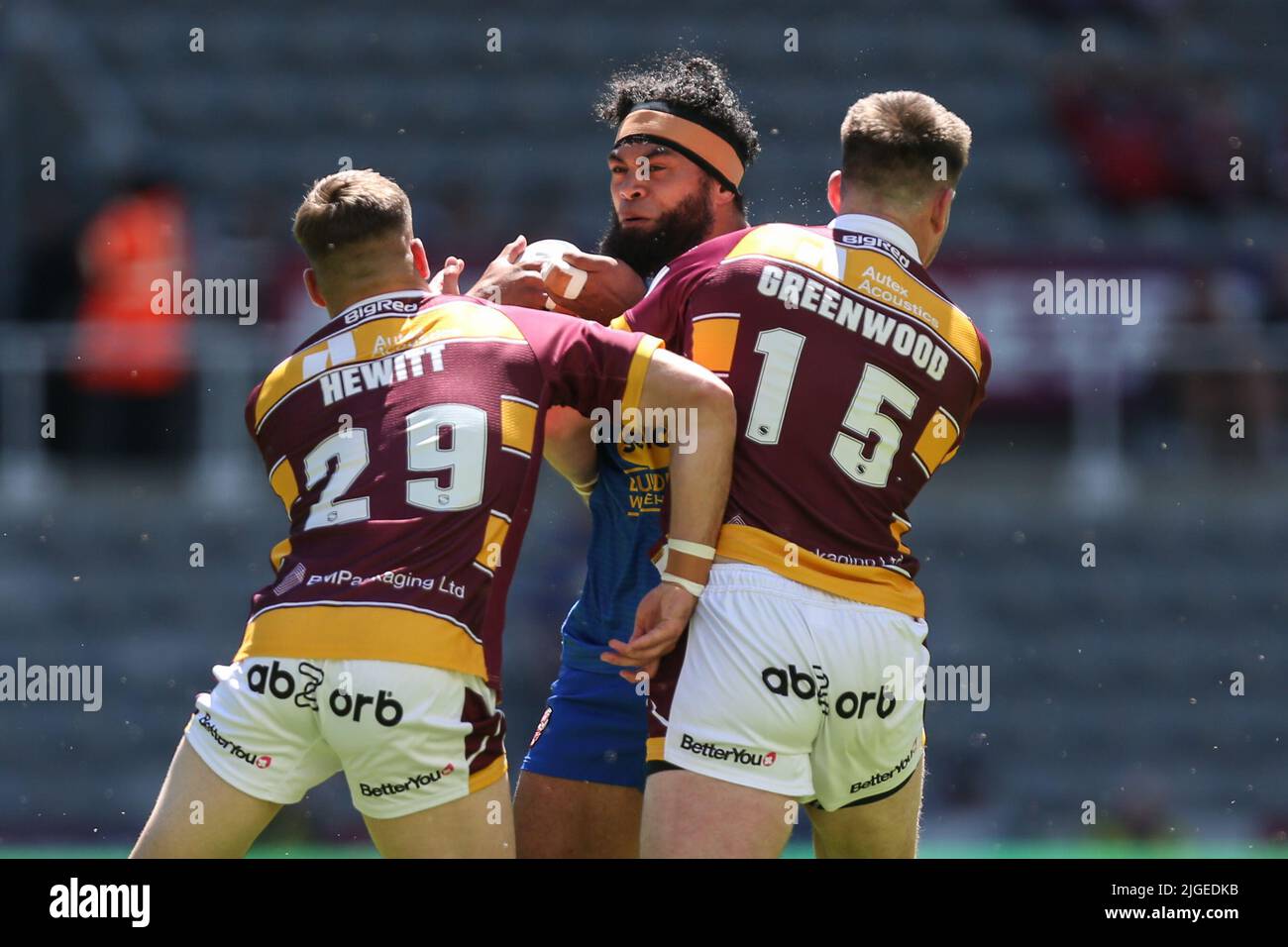 Sitaleki Akauola #8 of Salford Red Devils runs at Sam Hewitt #29 and ...
