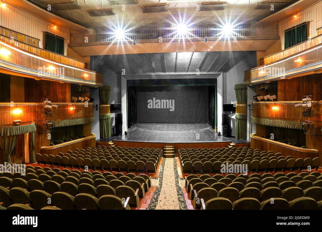 Stage spotlight actor hi-res stock photography and images - Alamy