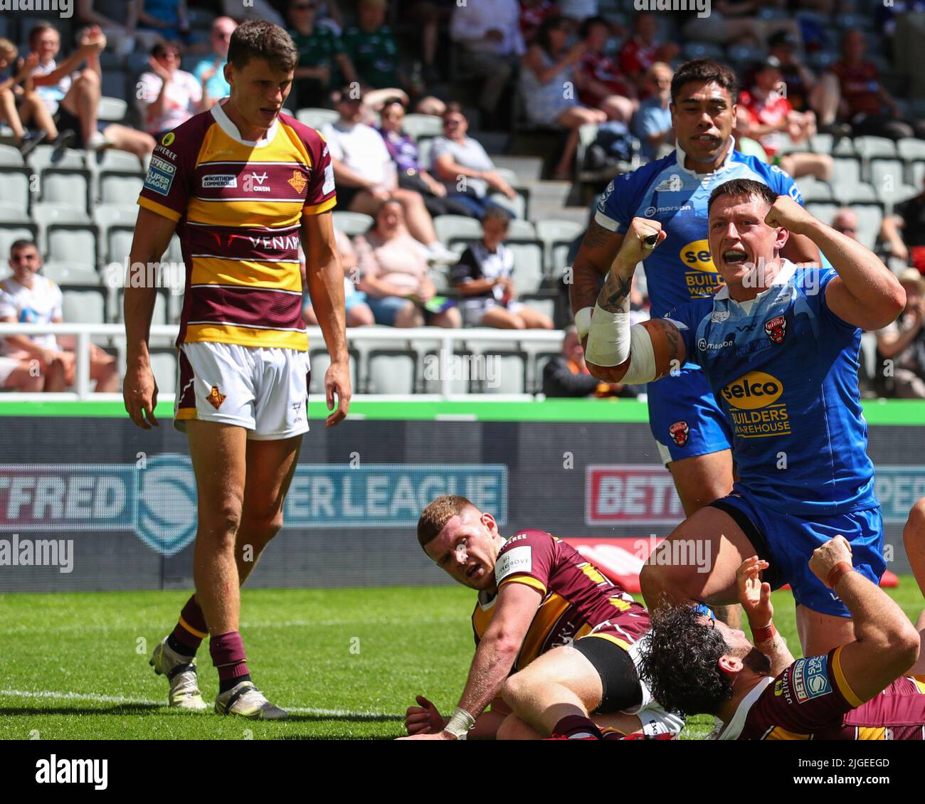 Deon cross hi-res stock photography and images - Alamy