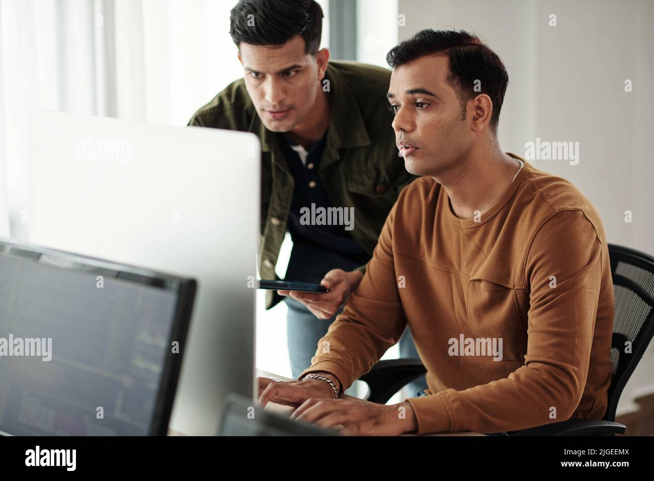 Troubleshooting issues hi-res stock photography and images - Alamy