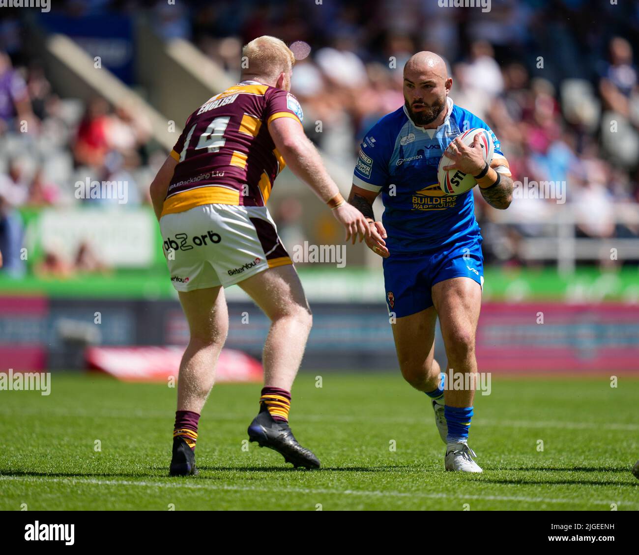 Sam Luckley #26 of Salford Red Devils runs at Matty English #14 of ...