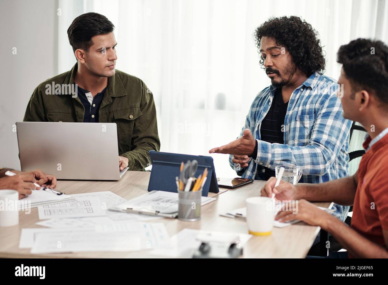 Working place office round table hi-res stock photography and images ...