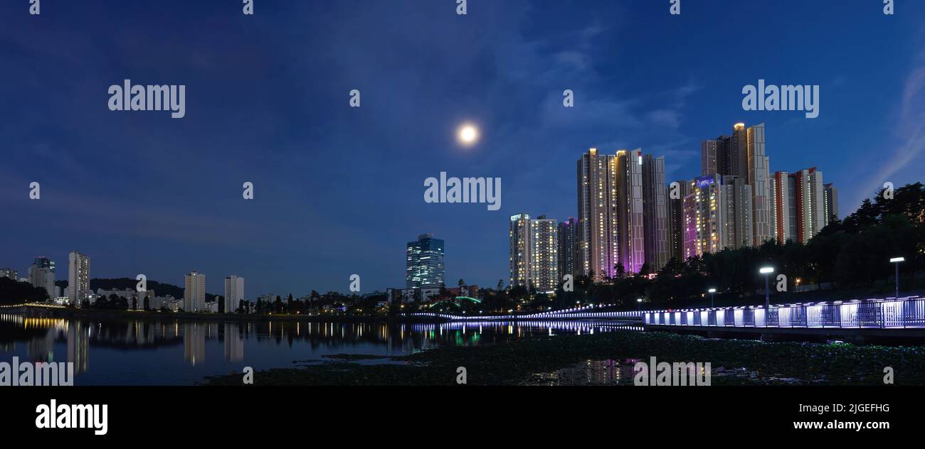 Gwanggyo Lake Park in Suwon, Gyeonggi-do, Korea Stock Photo - Alamy