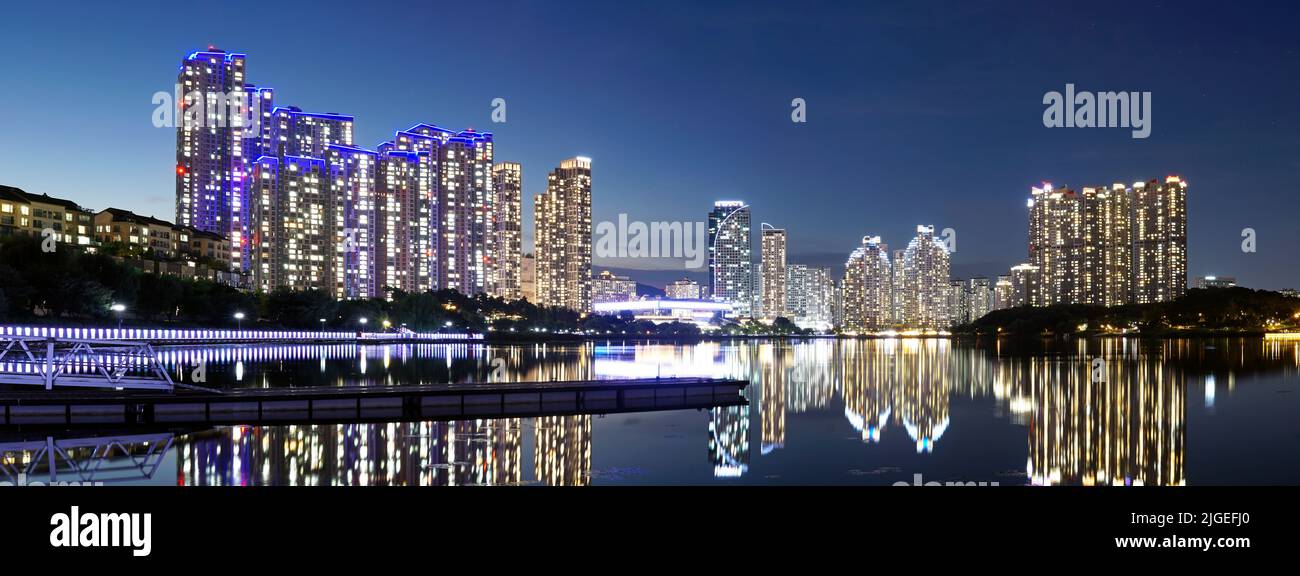 Gwanggyo Lake Park in Suwon, Gyeonggi-do, Korea Stock Photo - Alamy