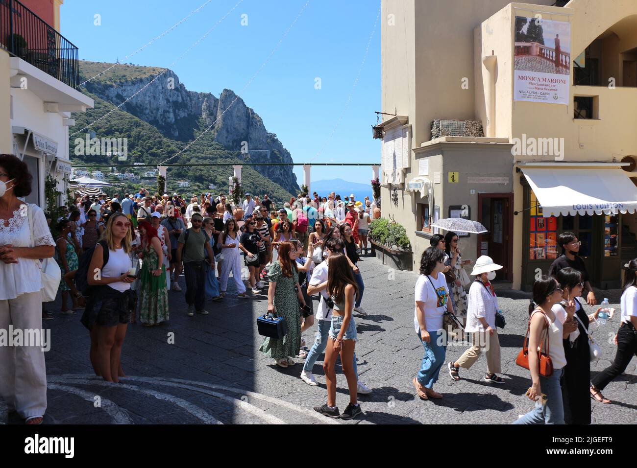 Summer in Capri island (Italy): tourists stroll in famous Piazzetta ...