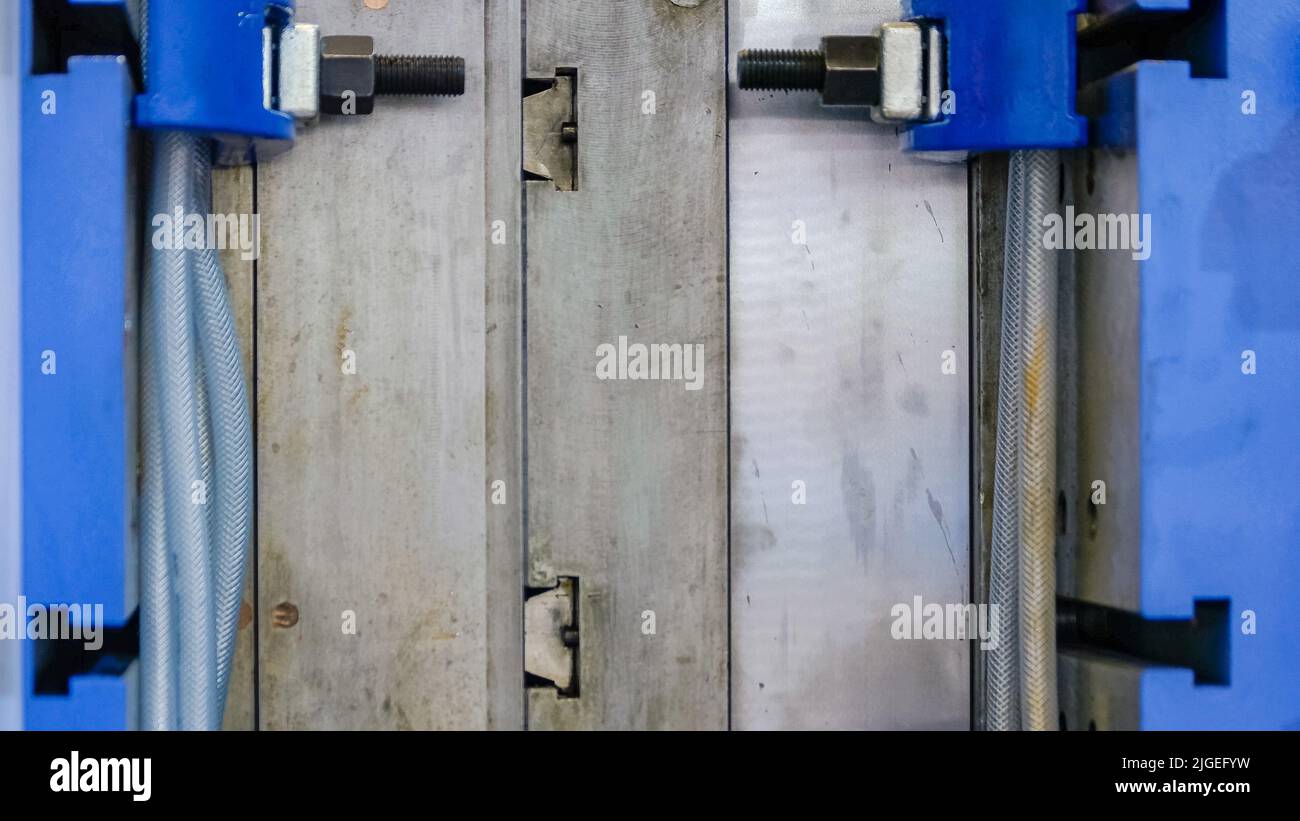 Moving back and forth hi-res stock photography and images - Alamy