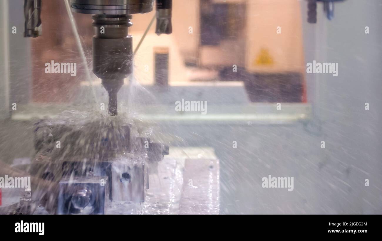 Automatic heavy industrial drill bit machine cooled with water ...