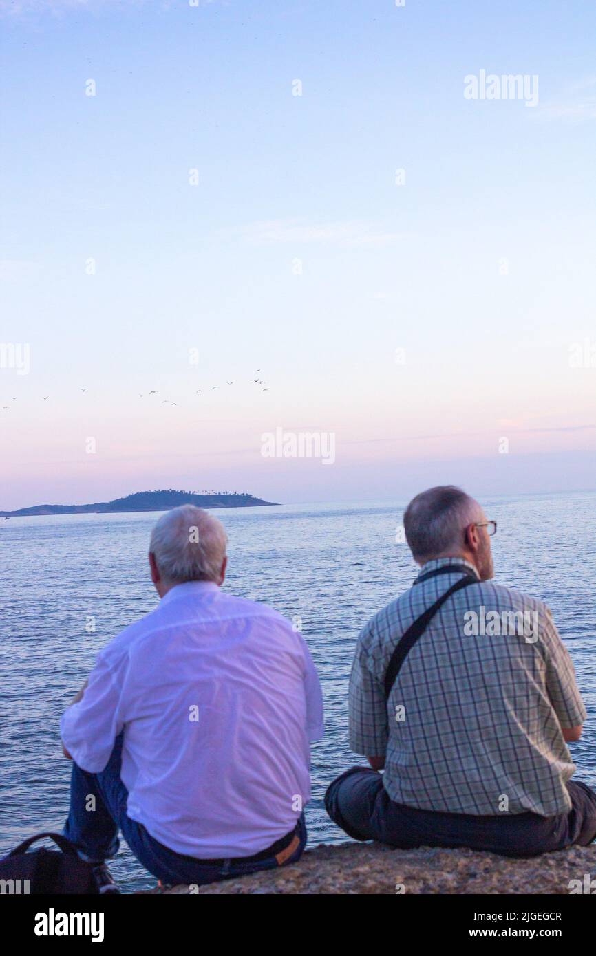 Two men sitting facing hi-res stock photography and images - Alamy